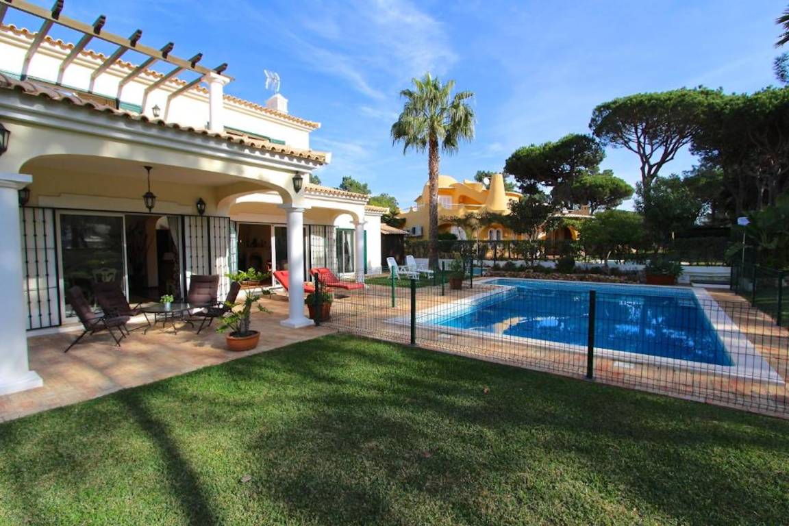 300 M² Villa ∙ 4 Schlafzimmer ∙ 9 Gäste - Albufeira