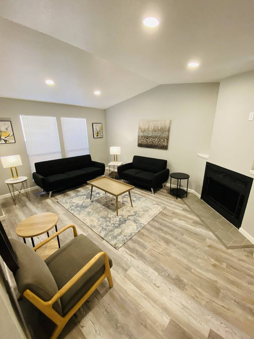 98 M² Apartment ∙ 2 Bedrooms ∙ 5 Guests - Modesto, CA