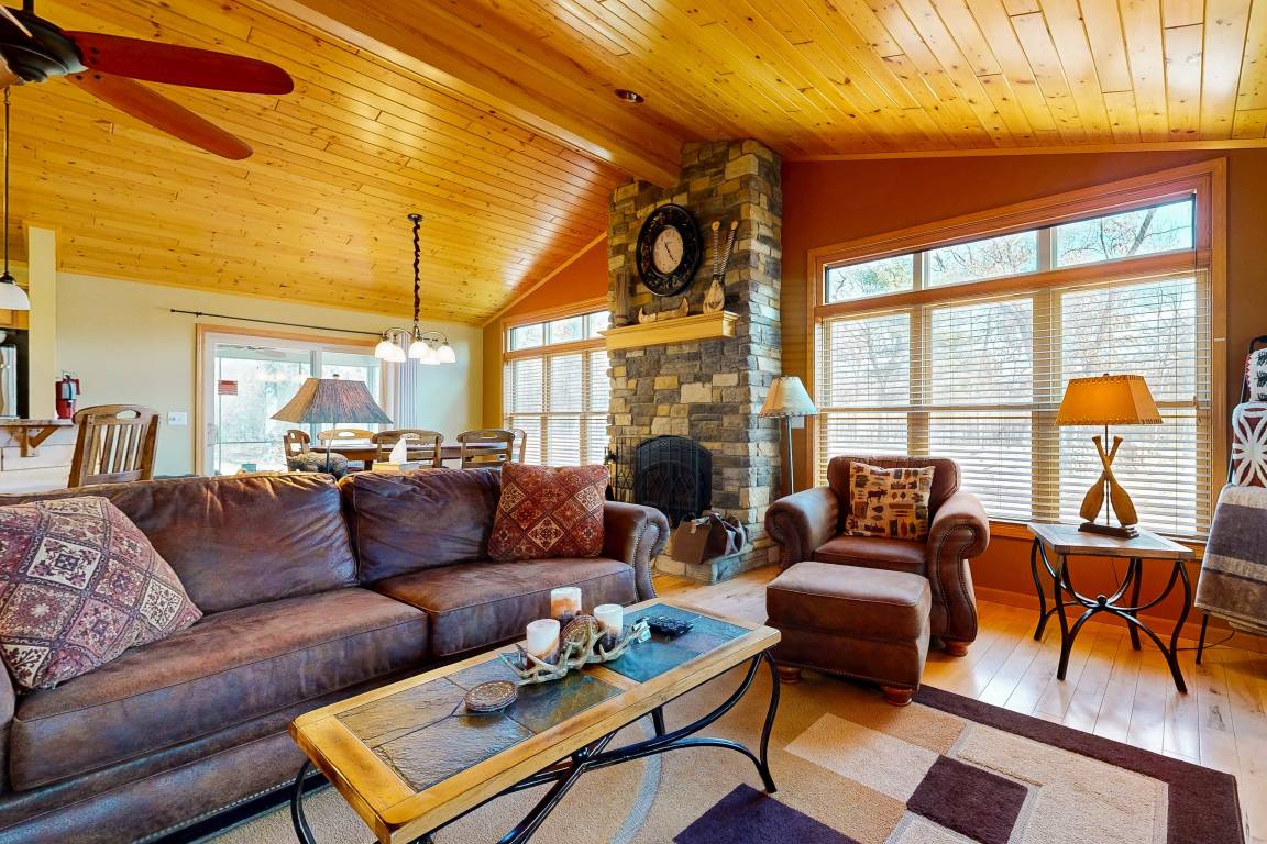 278 M² House ∙ 4 Bedrooms ∙ 12 Guests - Wisconsin