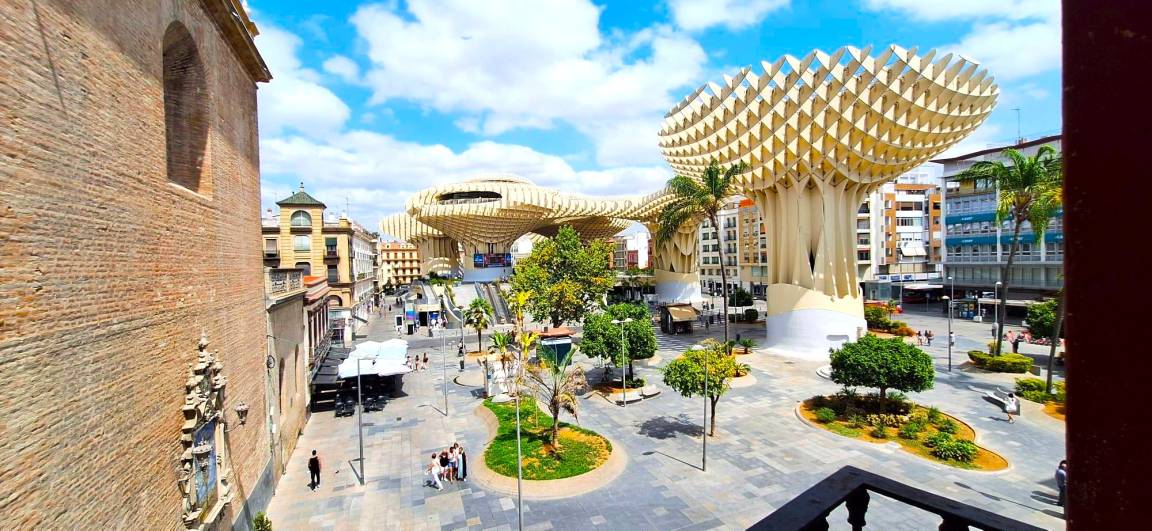 180 M² Apartamento ∙ 8 Habitaciones ∙ 16 Huéspedes - Sevilla