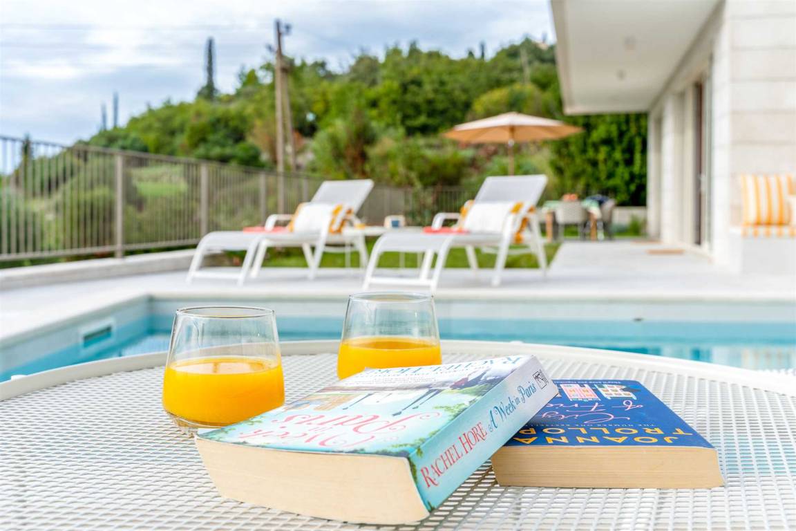 256 M² Villa ∙ 4 Chambres ∙ 8 Personnes - Srebreno