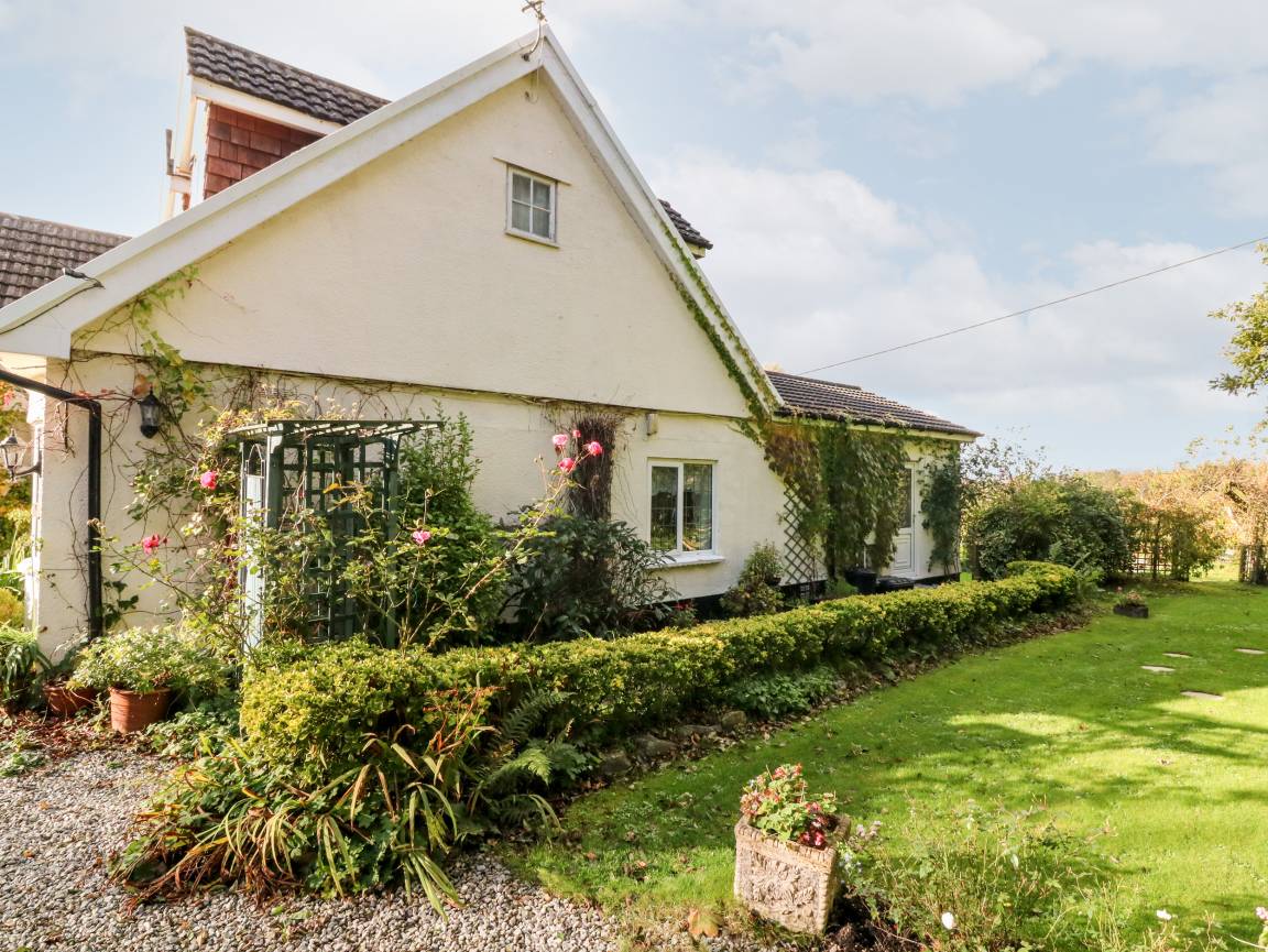 Cottage ∙ 2 Bedrooms ∙ 4 Guests - Stratton