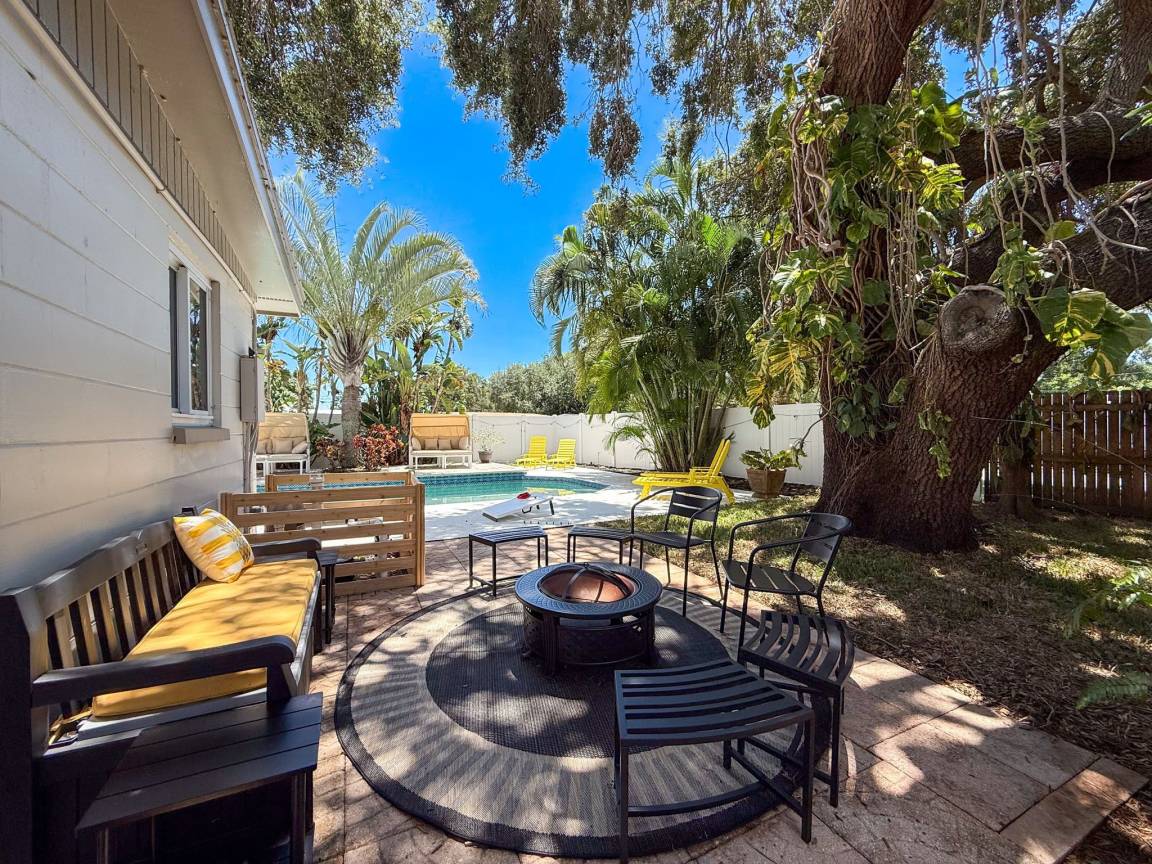 111 M² House ∙ 3 Bedrooms ∙ 8 Guests - Indian Rocks Beach, FL