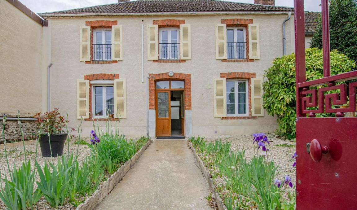 127 M² Gîte ∙ 3 Chambres ∙ 10 Personnes - Aube