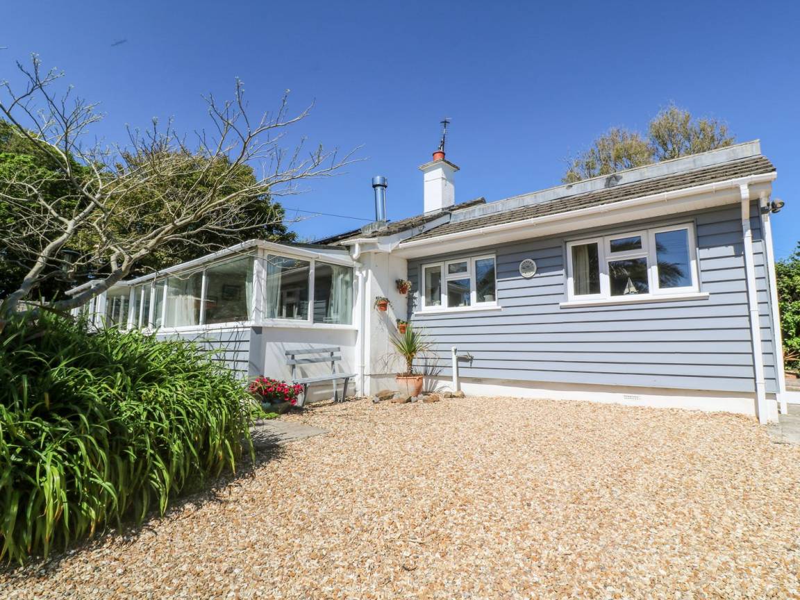 Cottage ∙ 4 Bedrooms ∙ 8 Guests - Praa Sands