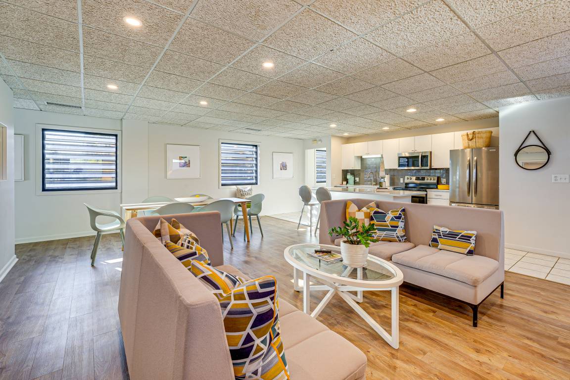 139 M² Apartment ∙ 2 Bedrooms ∙ 6 Guests - Holland, OH