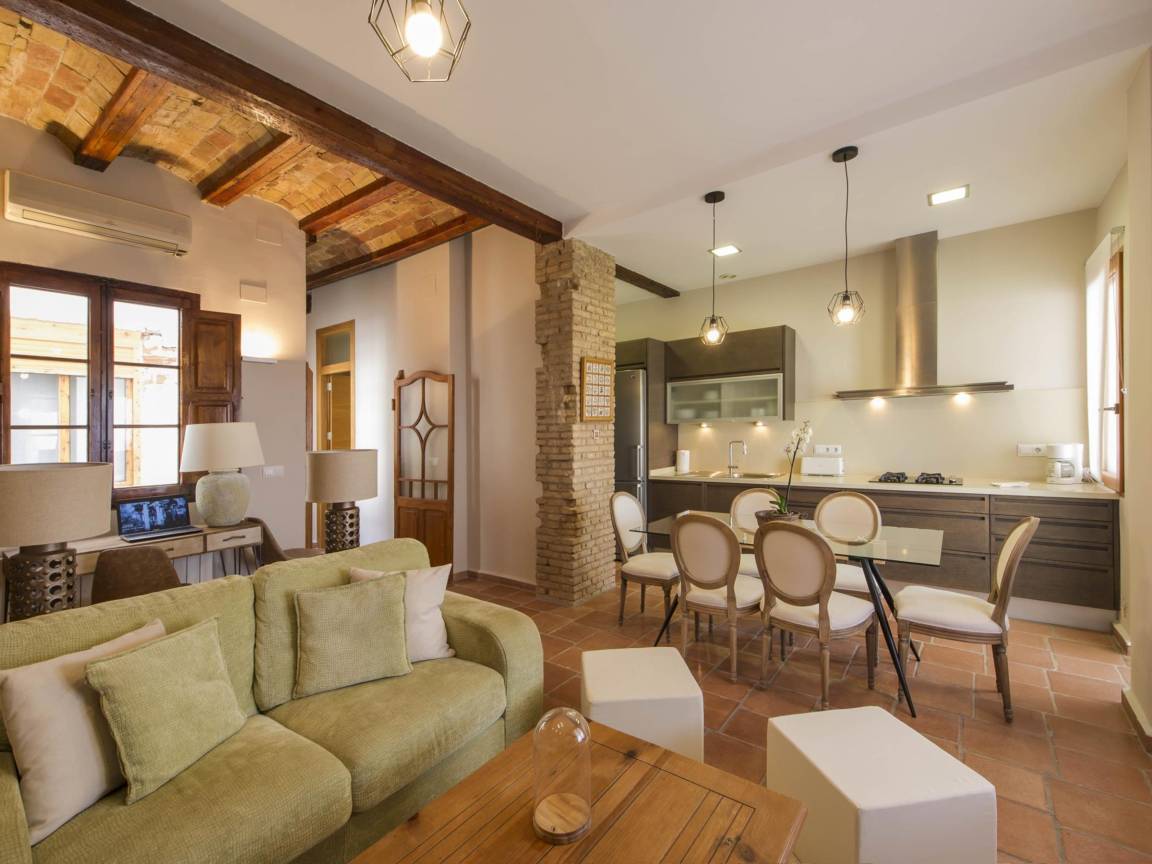 120 M² Apartment ∙ 3 Bedrooms ∙ 8 Guests - Valencia