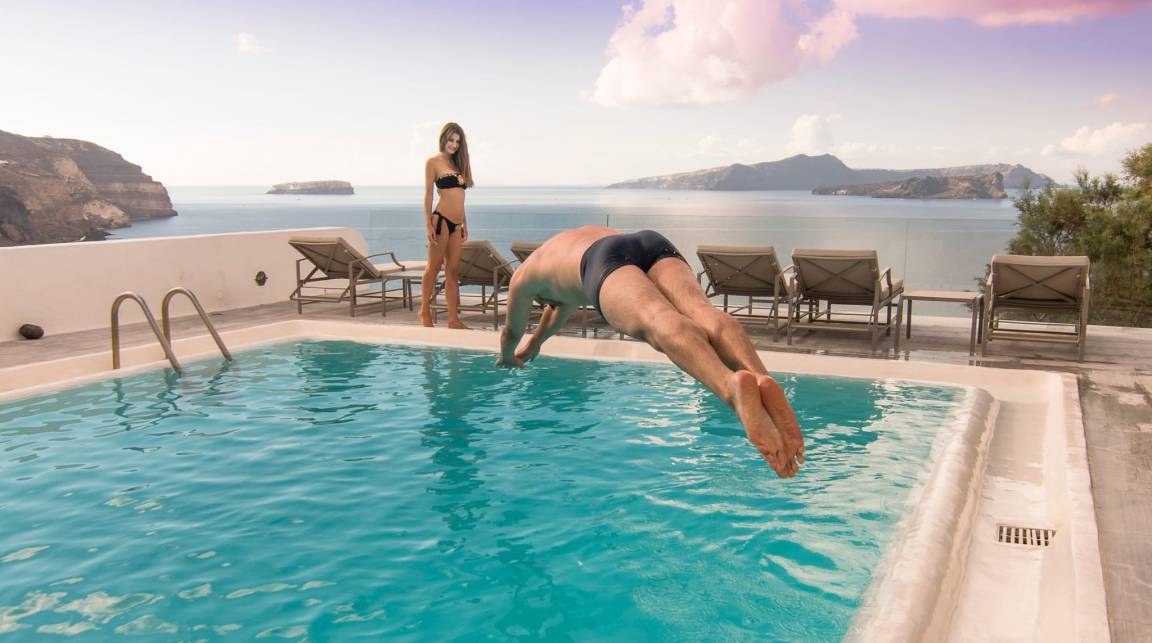 Villa ∙ 7 Bedrooms ∙ 14 Guests - Santorini