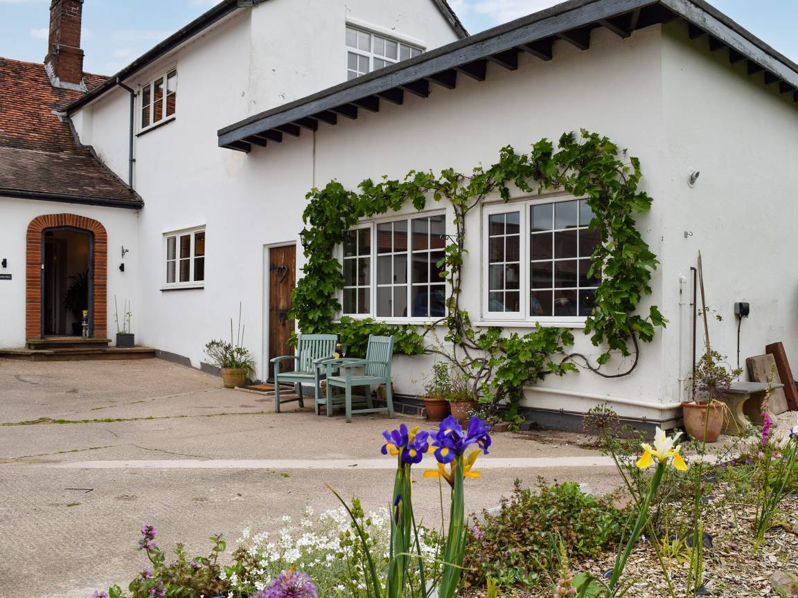Cottage ∙ 1 Bedroom ∙ 4 Guests - Warwick