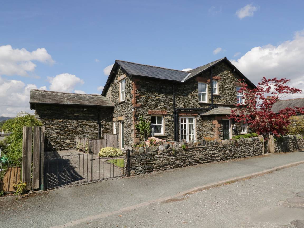 Cottage ∙ 2 Bedrooms ∙ 4 Guests - Bowness-on-Windermere