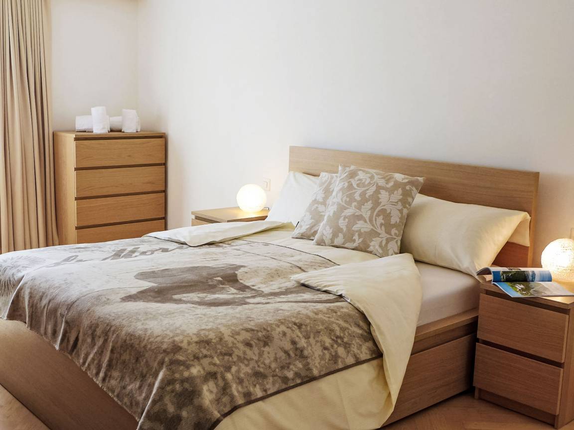 65 M² Huoneisto ∙ 1 Makuuhuone ∙ 3 Vierasta - Champfèr