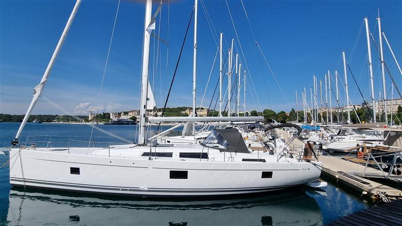Houseboat ∙ 4 Bedrooms ∙ 8 Guests - Croatia
