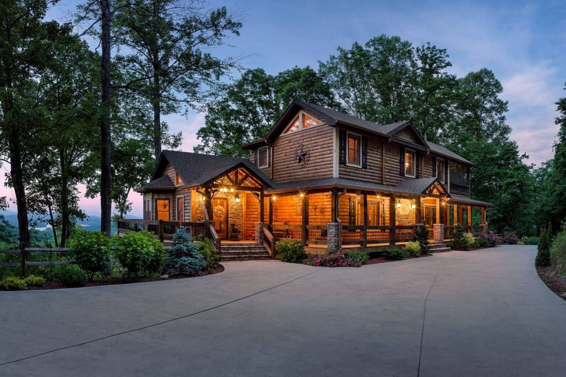 337 M² Cabin ∙ 4 Bedrooms ∙ 8 Guests - Blue Ridge, GA