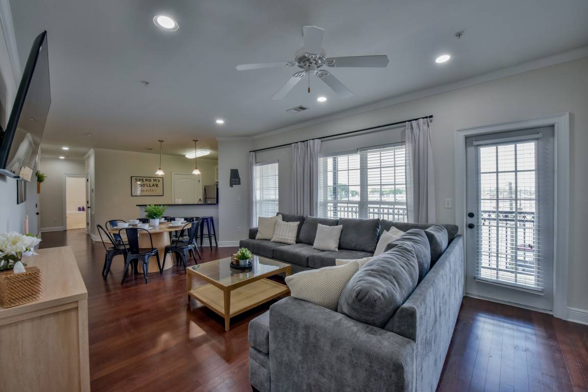 Condo ∙ 2 Bedrooms ∙ 8 Guests - Tuscaloosa, AL
