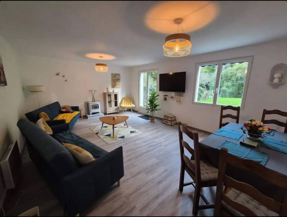 100 M² Huis ∙ 2 Slaapkamers ∙ 6 Gasten - Charente