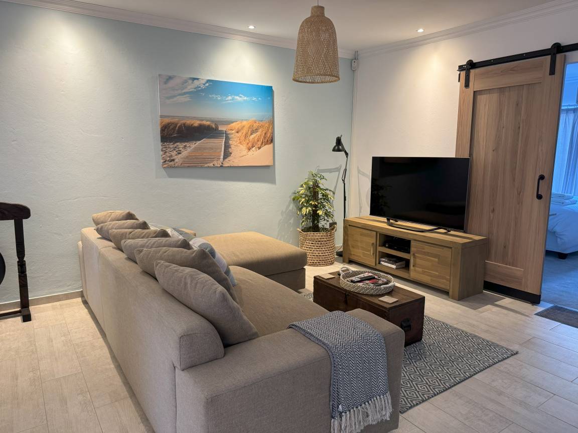 105 M² Cottage ∙ 2 Bedrooms ∙ 4 Guests - Randburg