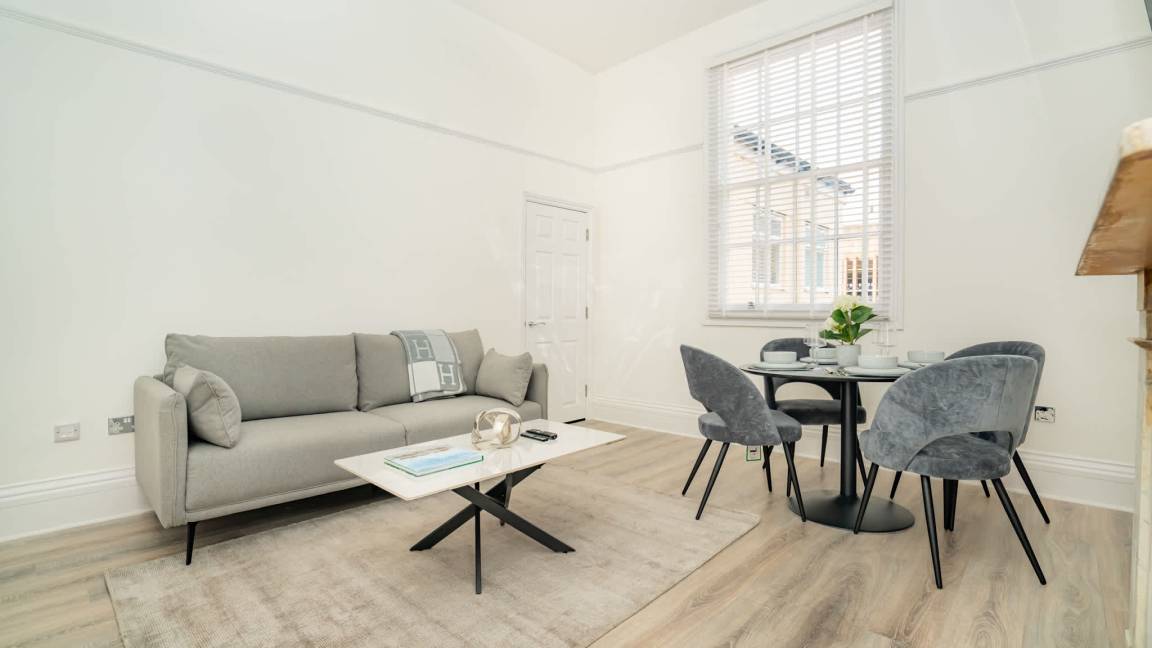 209 M² Apartment ∙ 5 Bedrooms ∙ 10 Guests - Gloucester