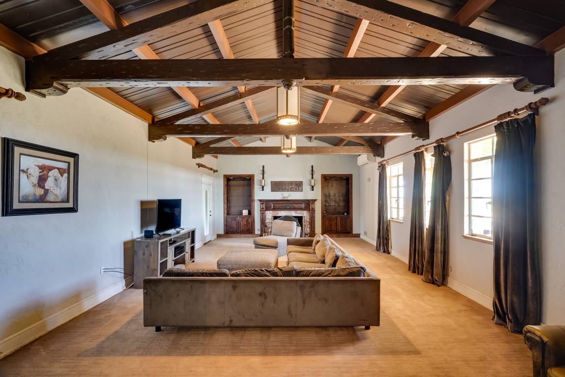 603 M² House ∙ 5 Bedrooms ∙ 16 Guests - Odessa, TX
