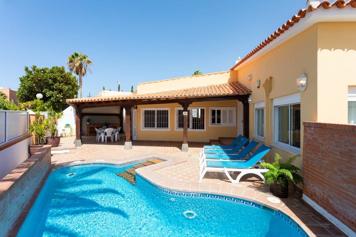 218 M² Villa ∙ 5 Bedrooms ∙ 9 Guests - Adeje