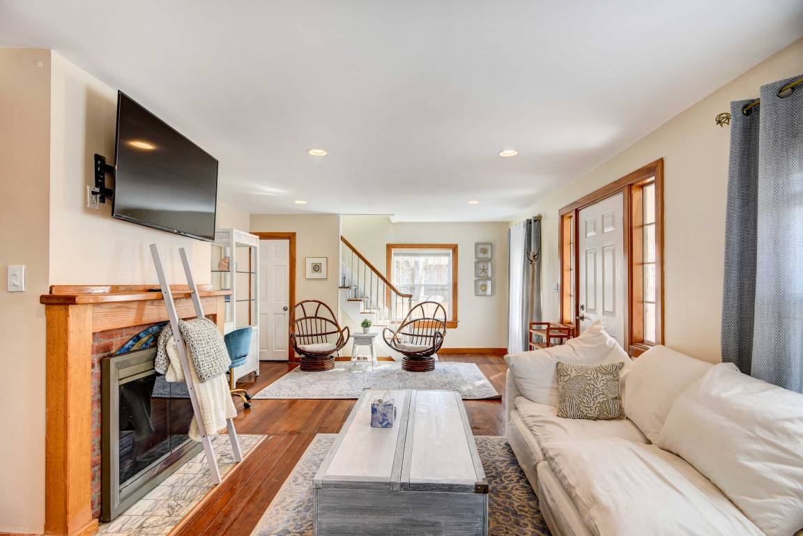 185 M² Cottage ∙ 3 Bedrooms ∙ 6 Guests - Barrington, RI