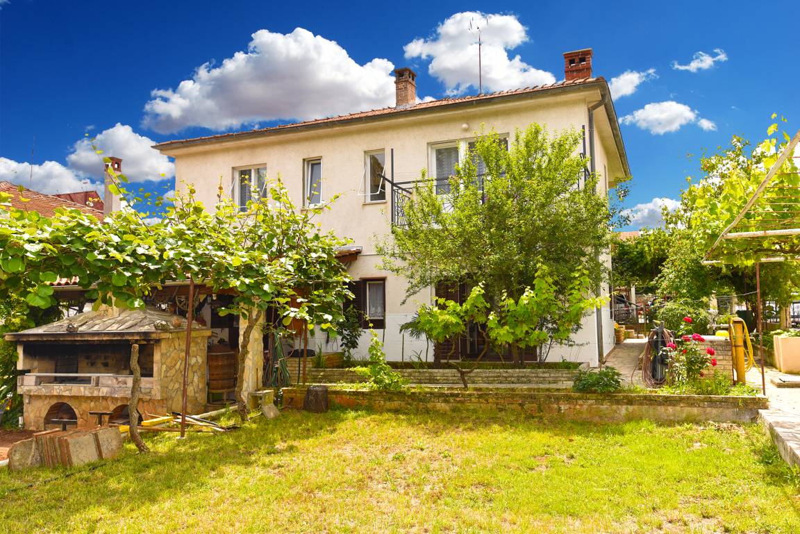 98 M² Apartment ∙ 2 Bedrooms ∙ 6 Guests - Pula