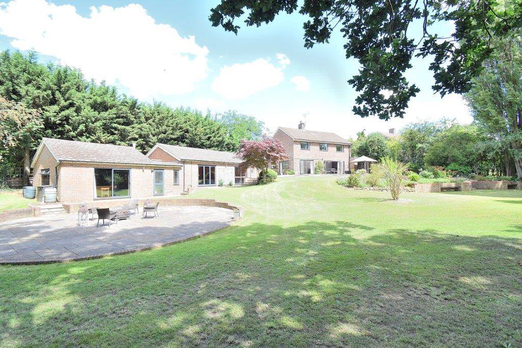 300 M² House ∙ 5 Bedrooms ∙ 10 Guests - Hertfordshire