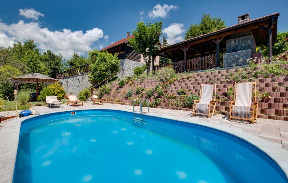 140 M² Ferienhaus ∙ 2 Schlafzimmer ∙ 6 Gäste - Jastrebarsko