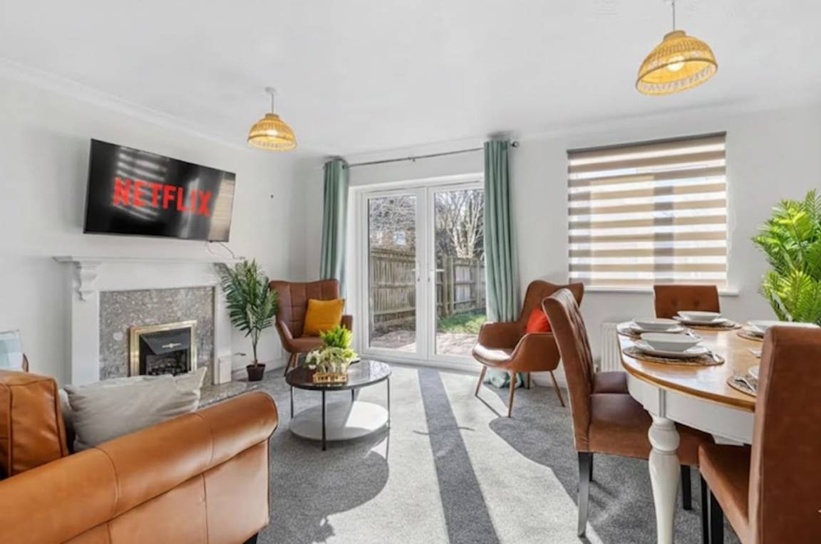 85 M² House ∙ 3 Bedrooms ∙ 6 Guests - Swindon