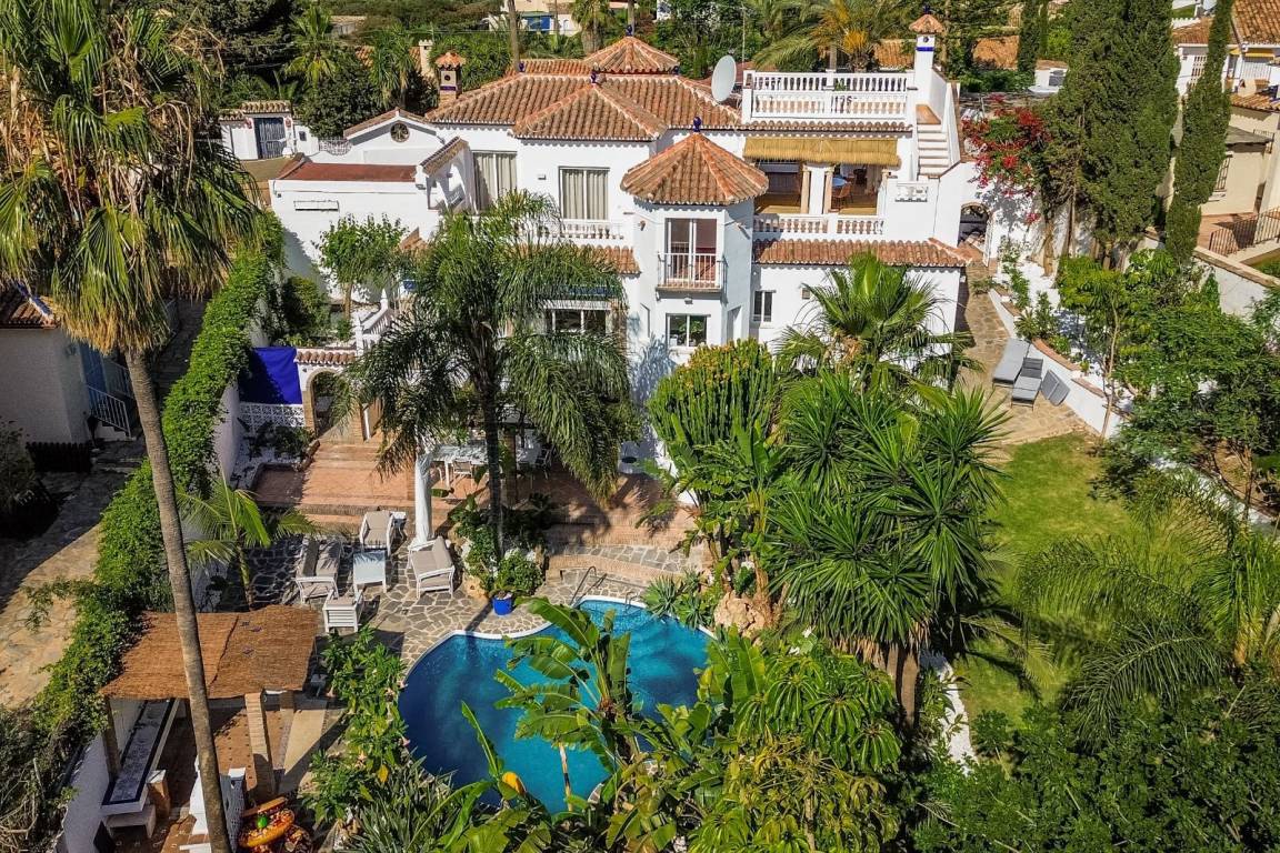 228 M² Villa ∙ 6 Chambres ∙ 14 Personnes - Estepona