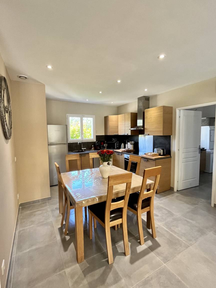 85 M² Gîte ∙ 2 Chambres ∙ 6 Personnes - Avignon