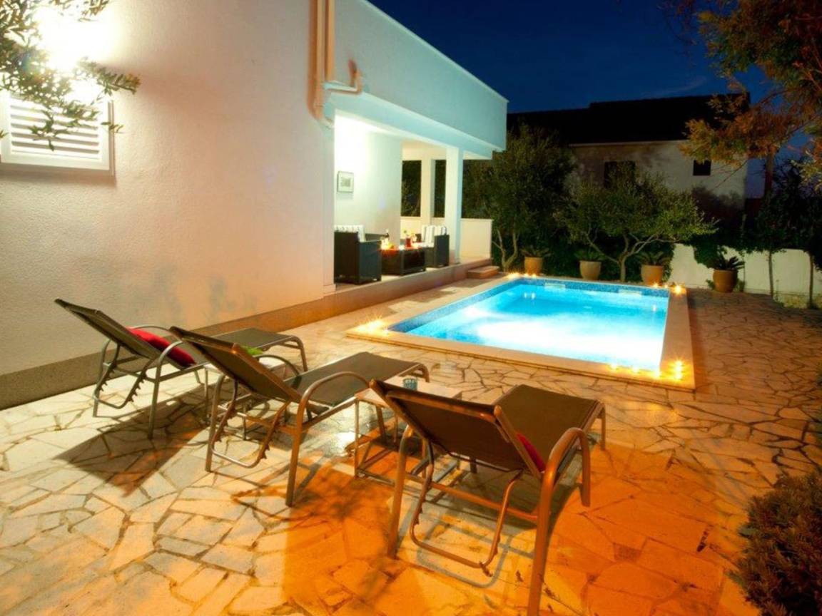 180 M² Ferienhaus ∙ 4 Schlafzimmer ∙ 5 Gäste - Okrug Gornji