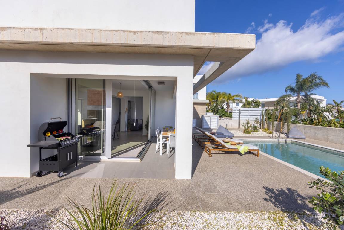 360 M² Villa ∙ 3 Bedrooms ∙ 6 Guests - Ayia Napa