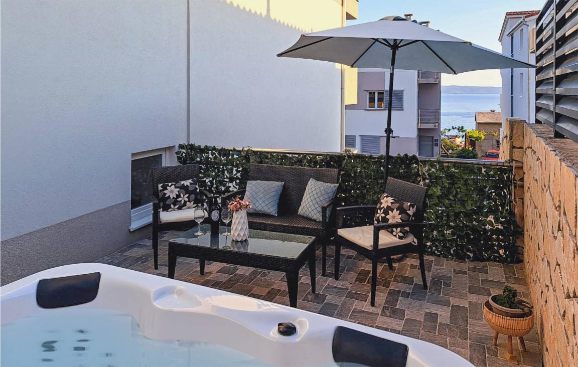 95 M² Apartment ∙ 3 Bedrooms ∙ 6 Guests - Podstrana