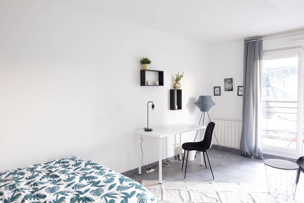83 M² Chambre Privée ∙ 1 Chambre ∙ 4 Personnes - Vénissieux