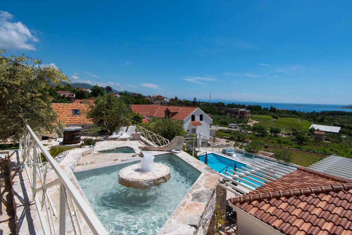 200 M² Villa ∙ 7 Bedrooms ∙ 16 Guests - Korčula