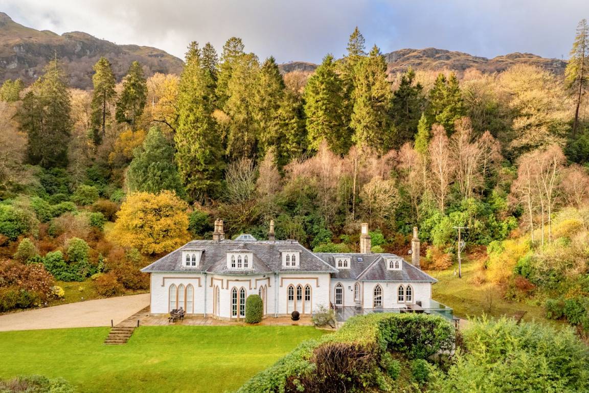 Villa ∙ 9 Bedrooms ∙ 19 Guests - Arrochar
