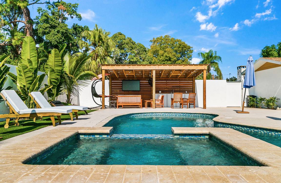 242 M² House ∙ 4 Bedrooms ∙ 8 Guests - Bradenton, FL