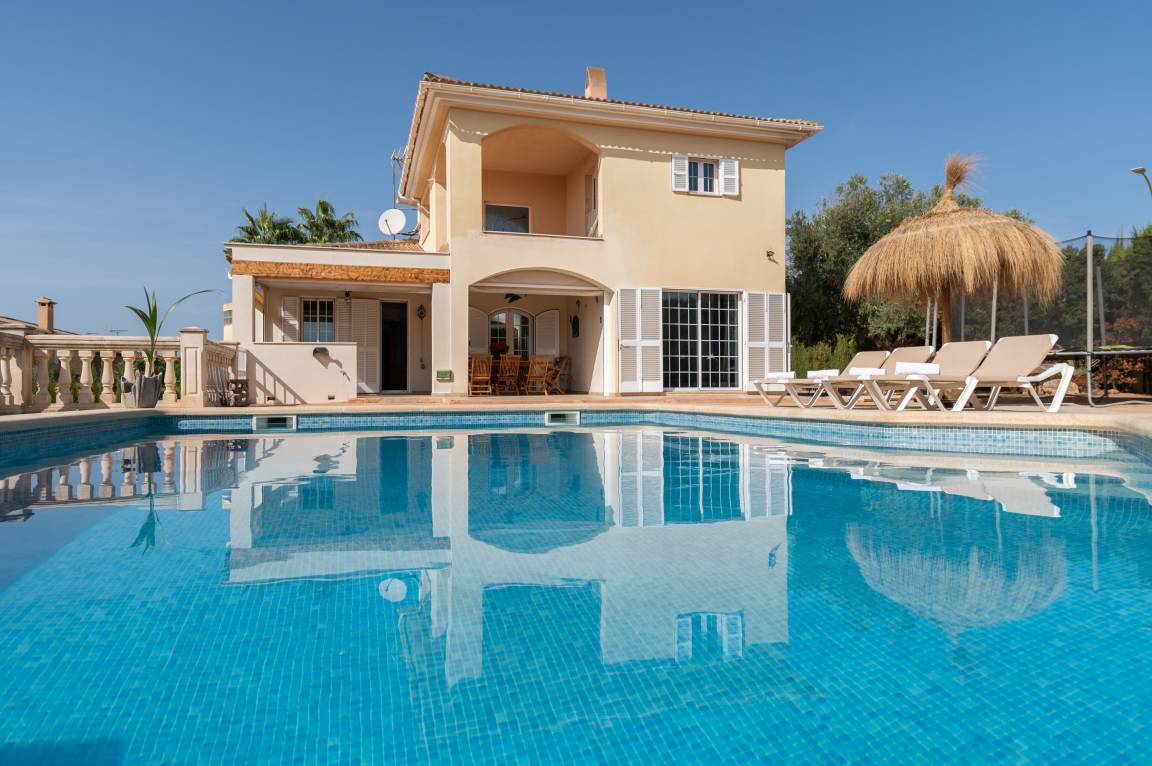 180 M² Villa ∙ 4 Bedrooms ∙ 6 Guests - Palma