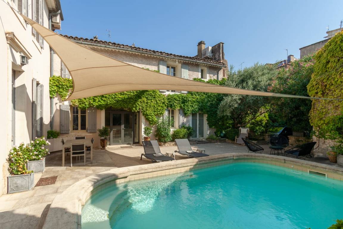 270 M² Maison De Vacances ∙ 4 Chambres ∙ 8 Personnes - L'Isle-sur-la-Sorgue