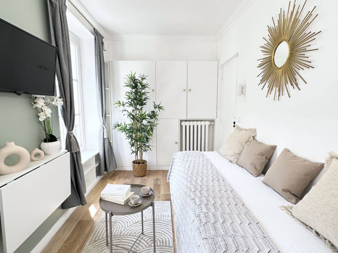12 M² Studio ∙ 2 Personnes - ibis Paris Canal Saint Martin