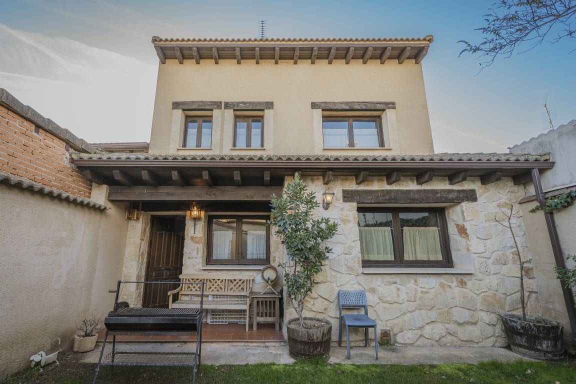 270 M² Casa ∙ 5 Habitaciones ∙ 10 Huéspedes - Boceguillas
