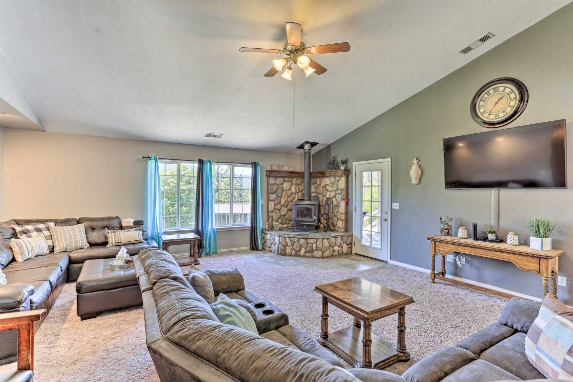 418 M² House ∙ 6 Bedrooms ∙ 12 Guests - Weaverville, CA