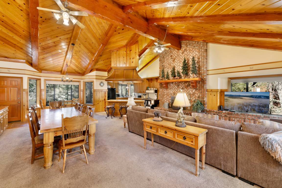 274 M² Cabin ∙ 5 Bedrooms ∙ 15 Guests - Big Bear Lake, CA
