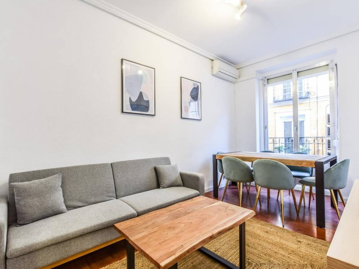 70 M² Apartamento ∙ 2 Habitaciones ∙ 5 Huéspedes - Estadio de Vallecas