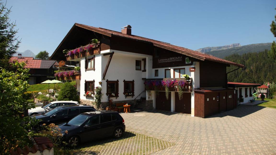 66 M² Ferienwohnung ∙ 2 Schlafzimmer ∙ 6 Gäste - Kleinwalsertal