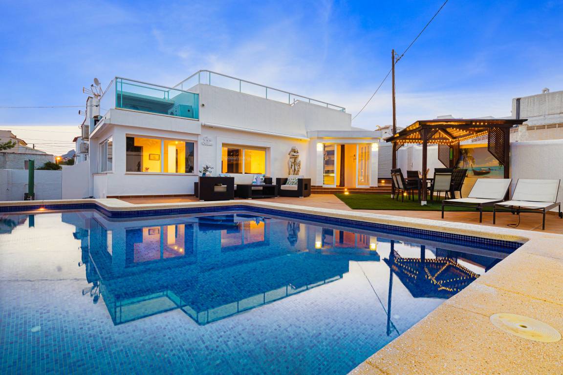 120 M² House ∙ 3 Bedrooms ∙ 8 Guests - Benidorm