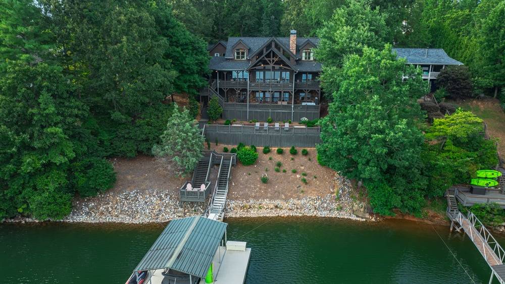 Cabin ∙ 5 Bedrooms ∙ 8 Guests - Blairsville, GA