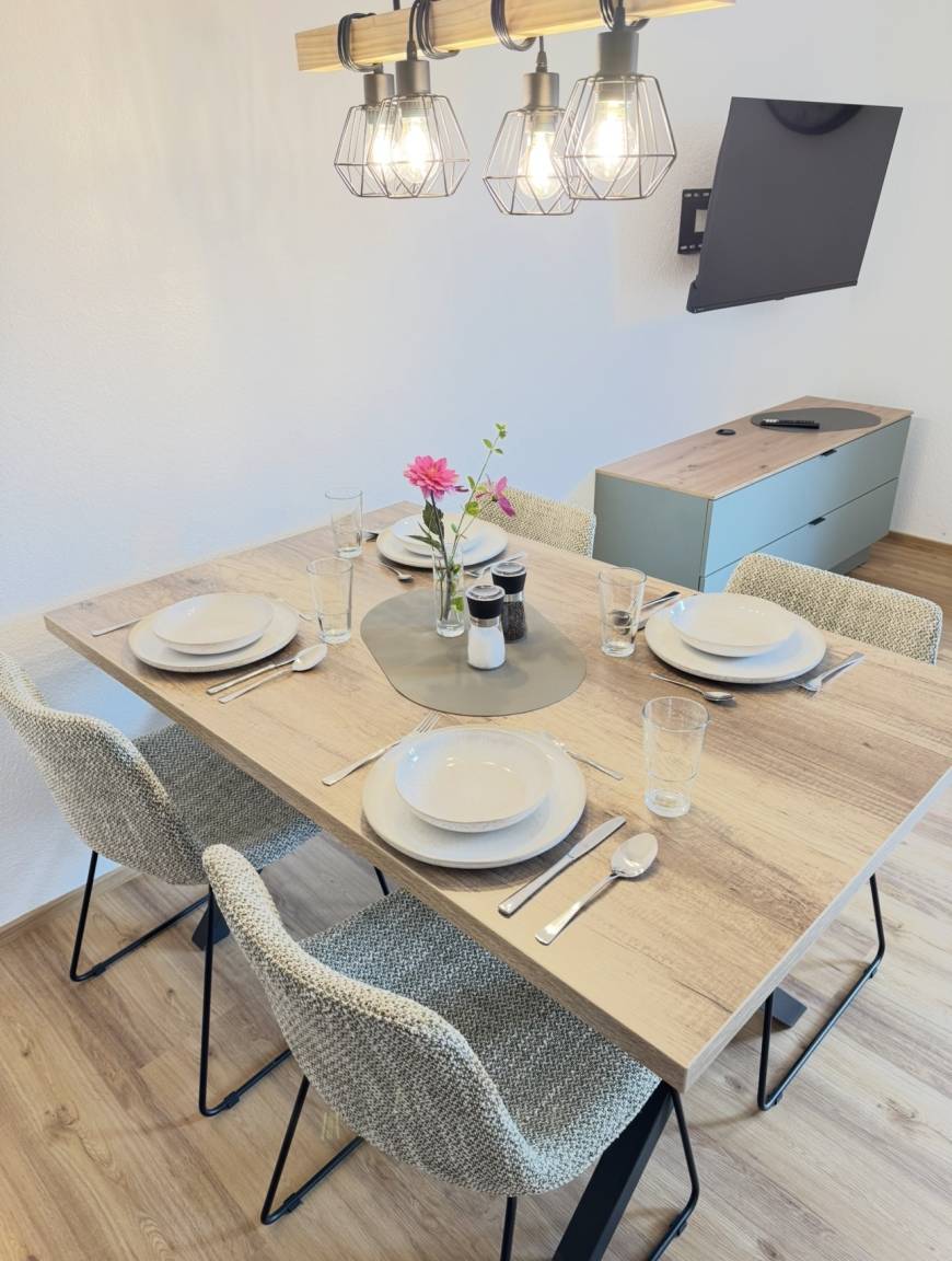 65 M² Ferienwohnung ∙ 2 Schlafzimmer ∙ 5 Gäste - Illmensee