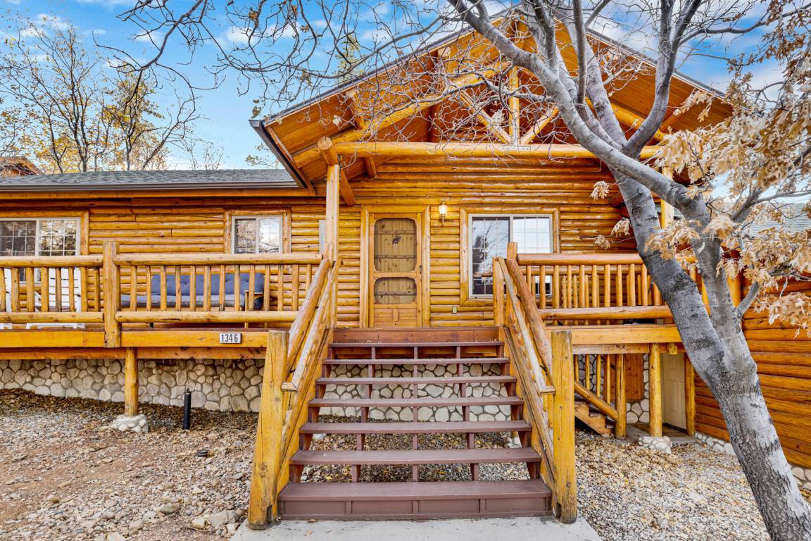 119 M² Cabin ∙ 3 Bedrooms ∙ 7 Guests - Big Bear, CA