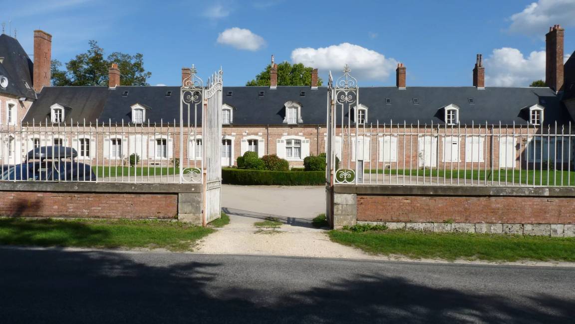 230 M² House ∙ 4 Bedrooms ∙ 10 Guests - Cher